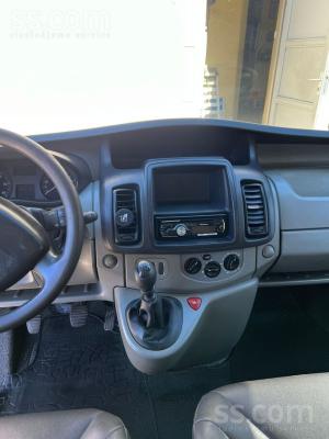 Grey Renault Trafic 2011 in Ventspils, with an engine capacity of 2.00 L and mileage of 331 thousand km for 3000 €, photo 9 on AUTOMOTO.COM.LV