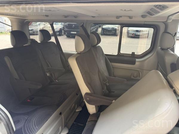 Grey Renault Trafic 2011 in Riga, with an engine capacity of 2.50 L and mileage of 387 thousand km for 7850 €, photo 4 on AUTOMOTO.COM.LV