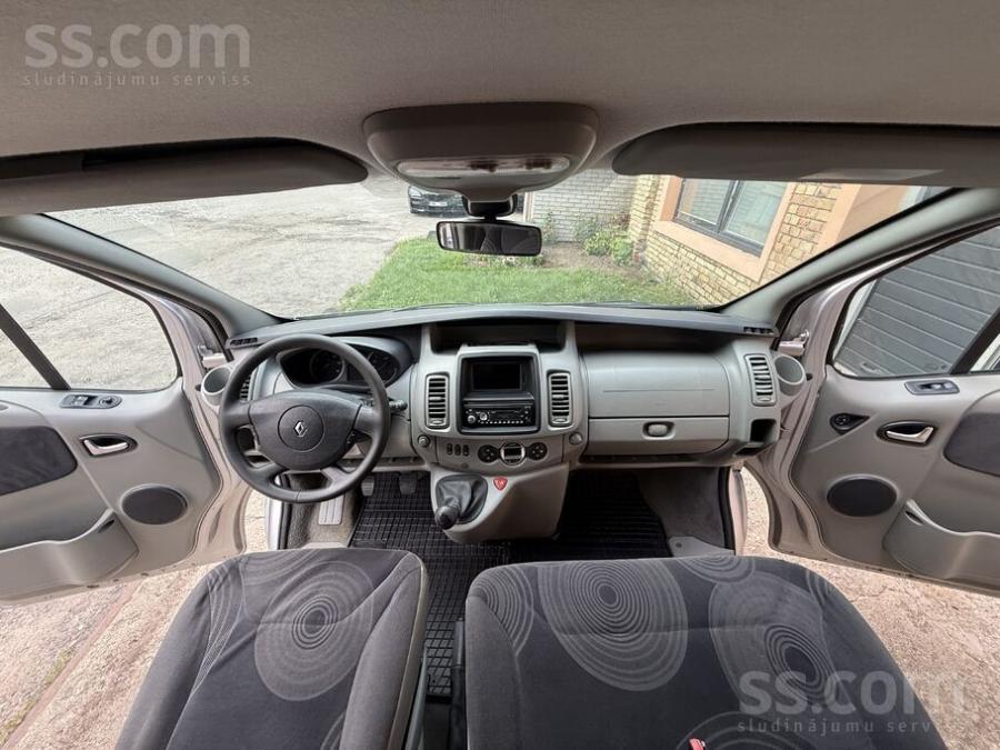 Pelēks Renault Trafic 2011 Rīga, ar dzinēja tilpumu 2.50 L un nobraukumu 387 tūkst. km par 7850 €, foto 5 vietnē AUTOMOTO.COM.LV