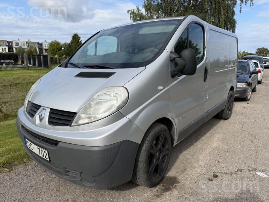 Pelēks Renault Trafic 2011 Rīga, ar dzinēja tilpumu 2.00 L un nobraukumu 348 tūkst. km par 3290 €, foto 1 vietnē AUTOMOTO.COM.LV
