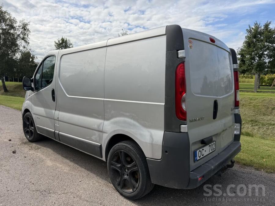 Pelēks Renault Trafic 2011 Rīga, ar dzinēja tilpumu 2.00 L un nobraukumu 348 tūkst. km par 3290 €, foto 3 vietnē AUTOMOTO.COM.LV