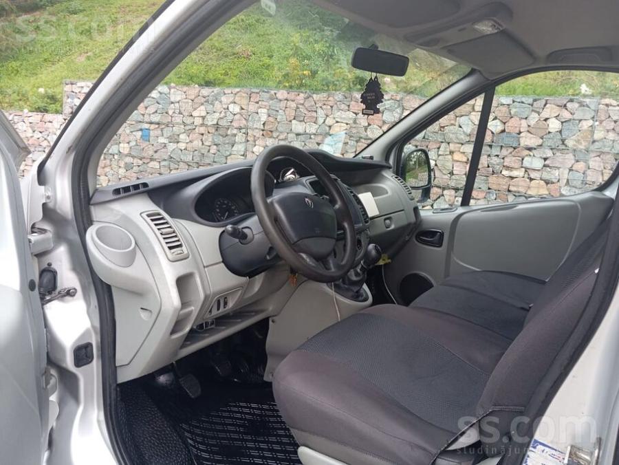Pelēks Renault Trafic 2012 Ventspils, ar dzinēja tilpumu 2.50 L un nobraukumu 500 tūkst. km par 2200 €, foto 2 vietnē AUTOMOTO.COM.LV