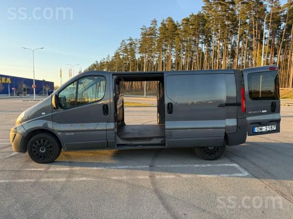 Pelēks Renault Trafic 2012 Rīga, ar dzinēja tilpumu 2.00 L un nobraukumu 0 tūkst. km par 6900 €, foto 4 vietnē AUTOMOTO.COM.LV
