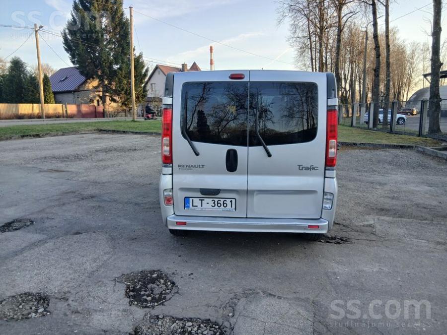 Grey Renault Trafic 2013 in Riga, with an engine capacity of 2.00 L and mileage of 264 thousand km for 7900 €, photo 4 on AUTOMOTO.COM.LV