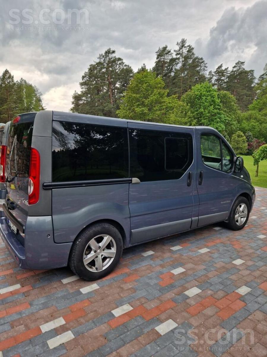 Grey Renault Trafic 2013 in Jelgava, with an engine capacity of 2.00 L and mileage of 283 thousand km for 12500 €, photo 1 on AUTOMOTO.COM.LV