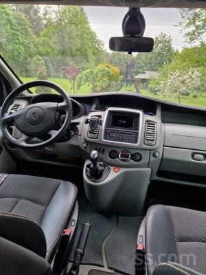 Grey Renault Trafic 2013 in Jelgava, with an engine capacity of 2.00 L and mileage of 283 thousand km for 12500 €, photo 3 on AUTOMOTO.COM.LV