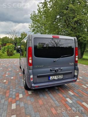Grey Renault Trafic 2013 in Jelgava, with an engine capacity of 2.00 L and mileage of 283 thousand km for 12500 €, photo 12 on AUTOMOTO.COM.LV