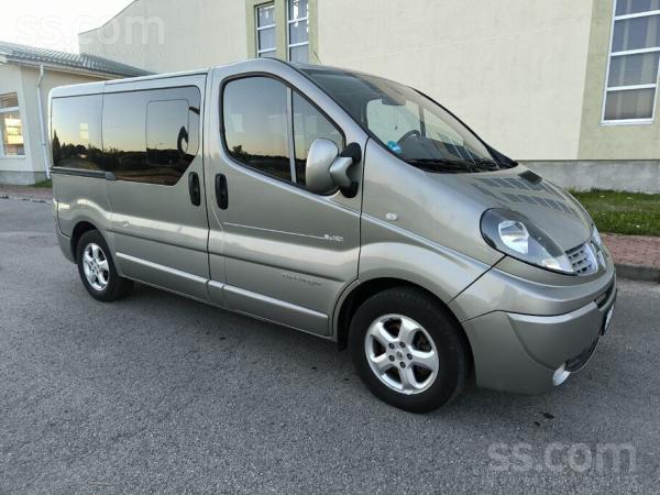Grey Renault Trafic 2013 in Ludza, with an engine capacity of 2.00 L and mileage of 136 thousand km for 15300 €, photo 3 on AUTOMOTO.COM.LV