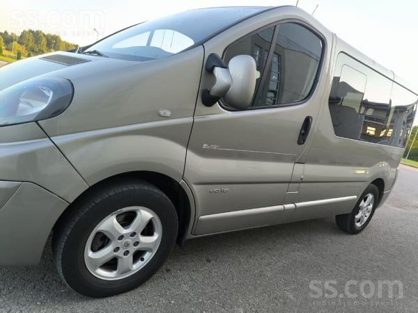 Grey Renault Trafic 2013 in Ludza, with an engine capacity of 2.00 L and mileage of 136 thousand km for 15300 €, photo 7 on AUTOMOTO.COM.LV