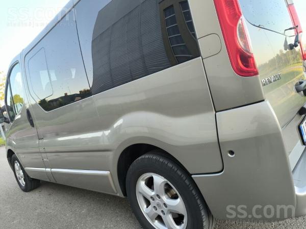 Grey Renault Trafic 2013 in Ludza, with an engine capacity of 2.00 L and mileage of 136 thousand km for 15300 €, photo 10 on AUTOMOTO.COM.LV