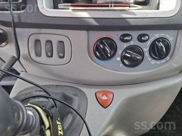 Grey Renault Trafic 2013 in Dobele, with an engine capacity of 2.00 L and mileage of 420 thousand km for 8500 €, photo 7 on AUTOMOTO.COM.LV