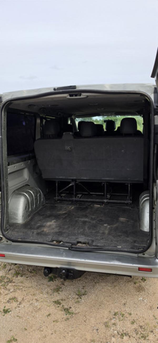 Pelēks Renault Trafic 2013 Tartu, ar dzinēja tilpumu 2.00 L un nobraukumu 480 tūkst. km par 7599 €, foto 9 vietnē AUTOMOTO.COM.LV