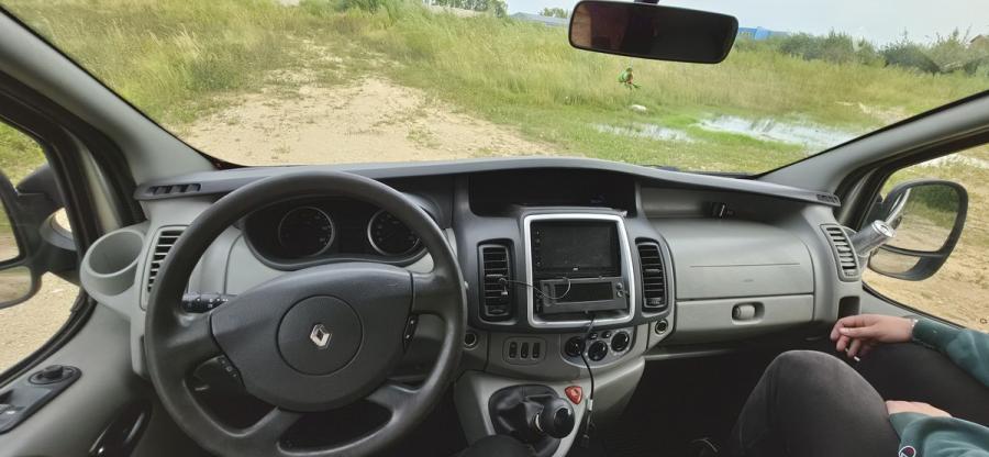 Grey Renault Trafic 2013 in Tartu, with an engine capacity of 2.00 L and mileage of 480 thousand km for 7599 €, photo 13 on AUTOMOTO.COM.LV