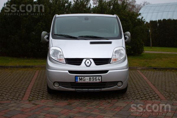 Grey Renault Trafic 2014 in Jelgava, with an engine capacity of 2.00 L and mileage of 302 thousand km for 5950 €, photo 2 on AUTOMOTO.COM.LV