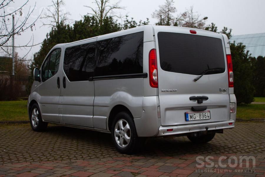 Grey Renault Trafic 2014 in Jelgava, with an engine capacity of 2.00 L and mileage of 302 thousand km for 5950 €, photo 4 on AUTOMOTO.COM.LV