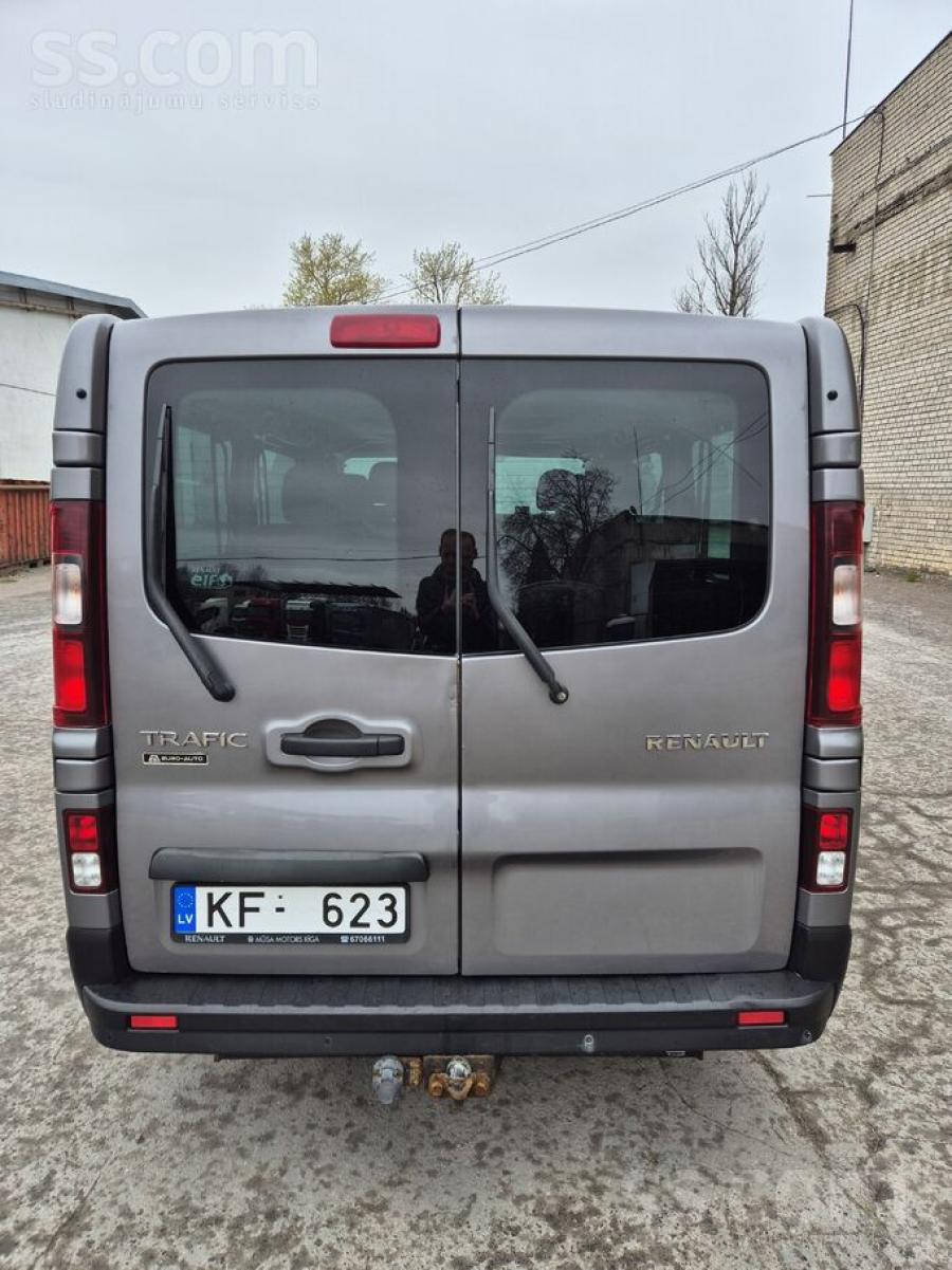 Pelēks Renault Trafic 2015 Rīga, ar dzinēja tilpumu 1.60 L un nobraukumu 485 tūkst. km par 7999 €, foto 4 vietnē AUTOMOTO.COM.LV