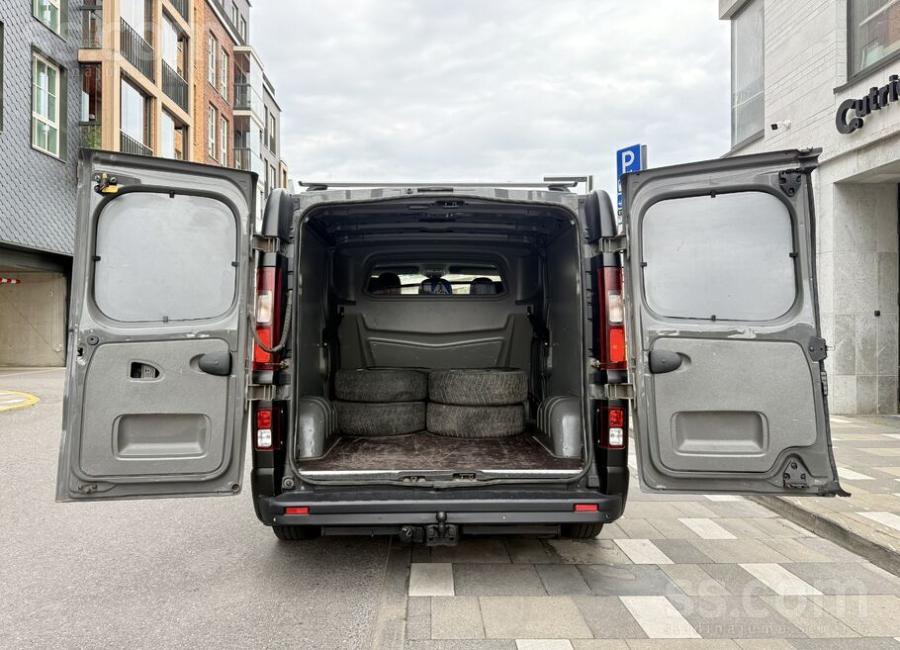 Pelēks Renault Trafic 2015 Tallina, ar dzinēja tilpumu 1.60 L un nobraukumu 269 tūkst. km par 9998 €, foto 17 vietnē AUTOMOTO.COM.LV