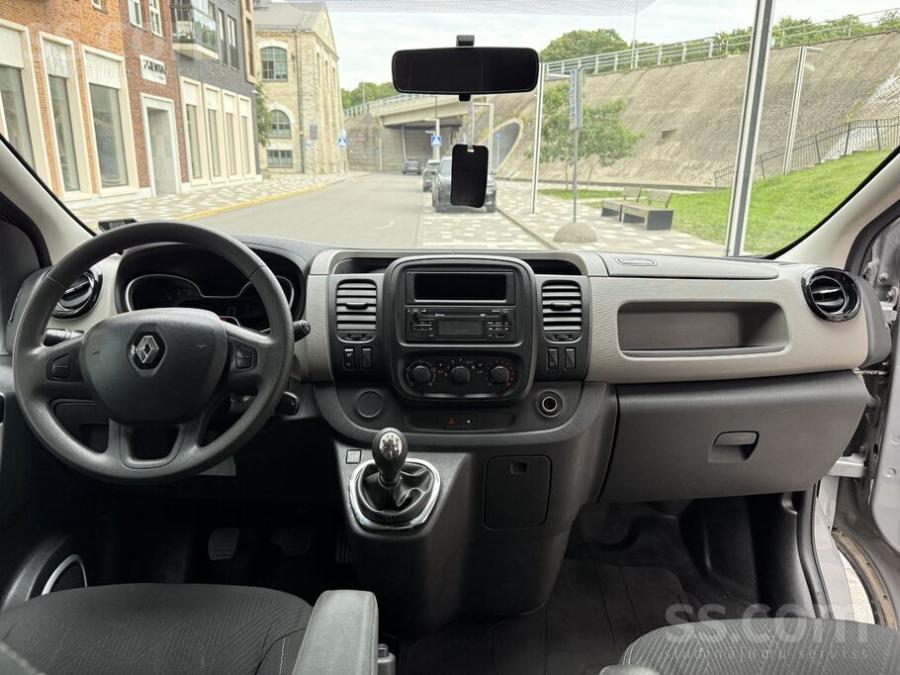 Pelēks Renault Trafic 2015 Tallina, ar dzinēja tilpumu 1.60 L un nobraukumu 269 tūkst. km par 9998 €, foto 22 vietnē AUTOMOTO.COM.LV
