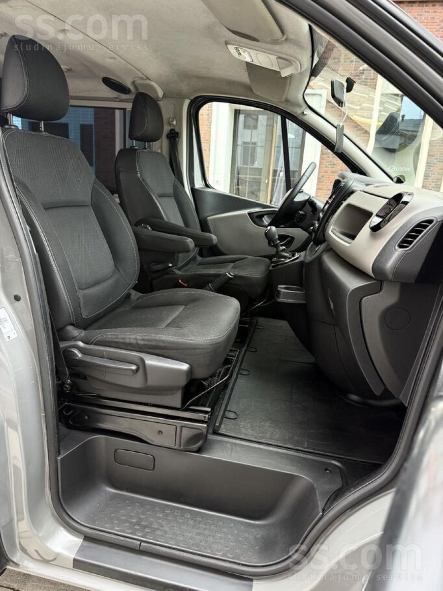 Pelēks Renault Trafic 2015 Tallina, ar dzinēja tilpumu 1.60 L un nobraukumu 269 tūkst. km par 9998 €, foto 24 vietnē AUTOMOTO.COM.LV
