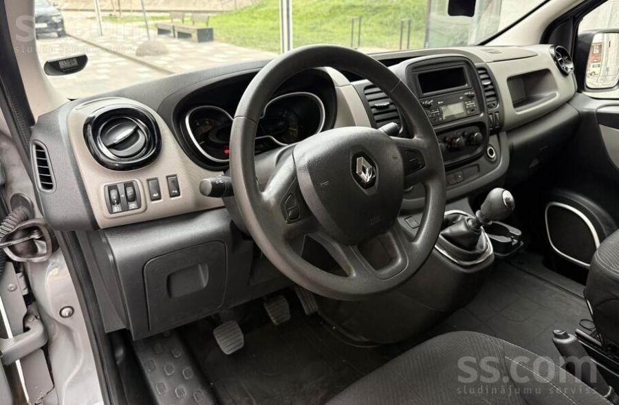 Pelēks Renault Trafic 2015 Tallina, ar dzinēja tilpumu 1.60 L un nobraukumu 269 tūkst. km par 9998 €, foto 25 vietnē AUTOMOTO.COM.LV