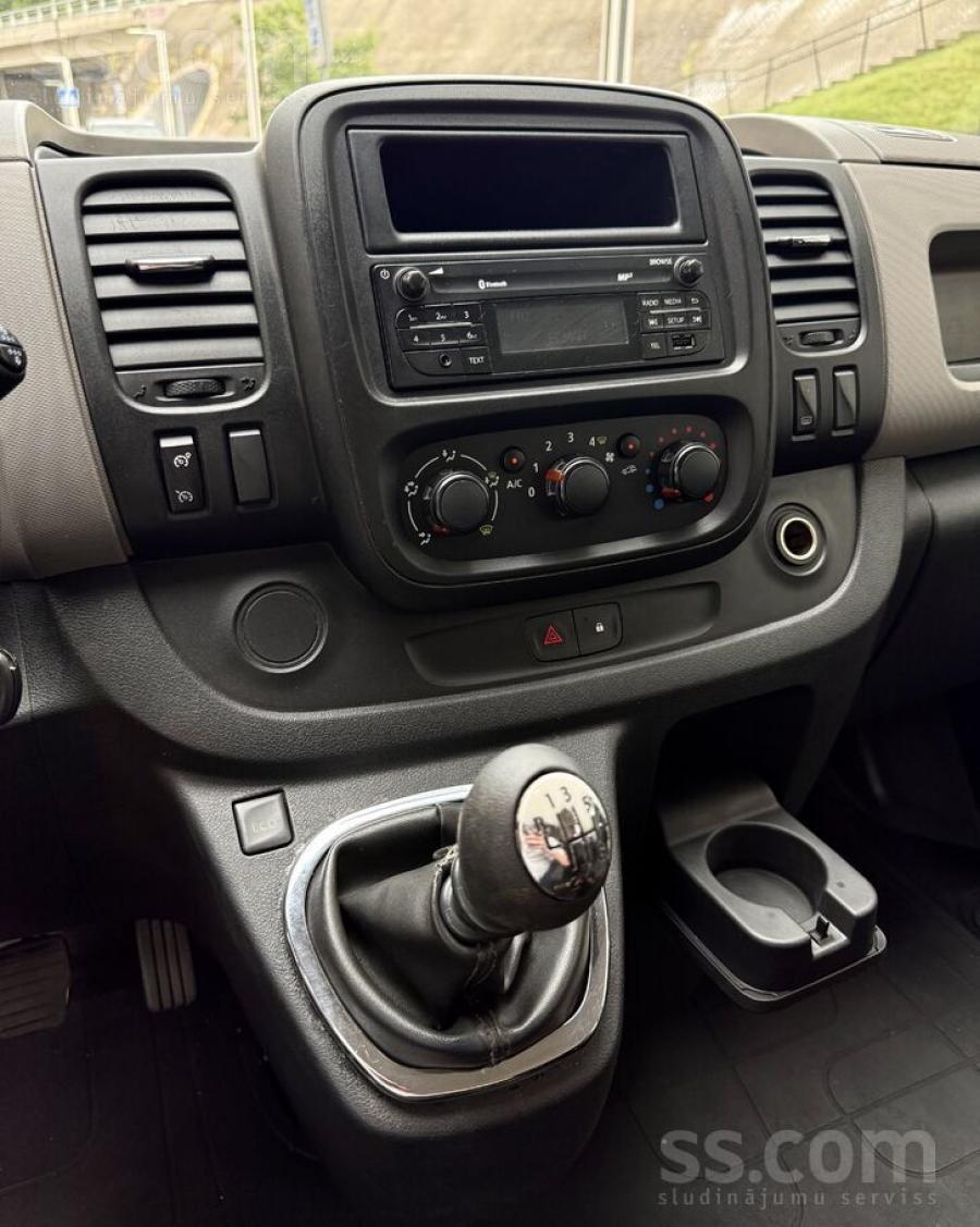 Pelēks Renault Trafic 2015 Tallina, ar dzinēja tilpumu 1.60 L un nobraukumu 269 tūkst. km par 9998 €, foto 27 vietnē AUTOMOTO.COM.LV