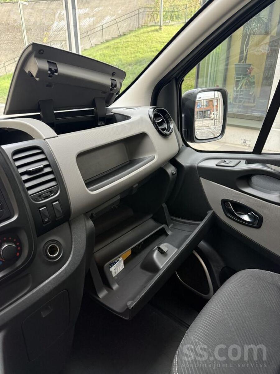 Pelēks Renault Trafic 2015 Tallina, ar dzinēja tilpumu 1.60 L un nobraukumu 269 tūkst. km par 9998 €, foto 29 vietnē AUTOMOTO.COM.LV