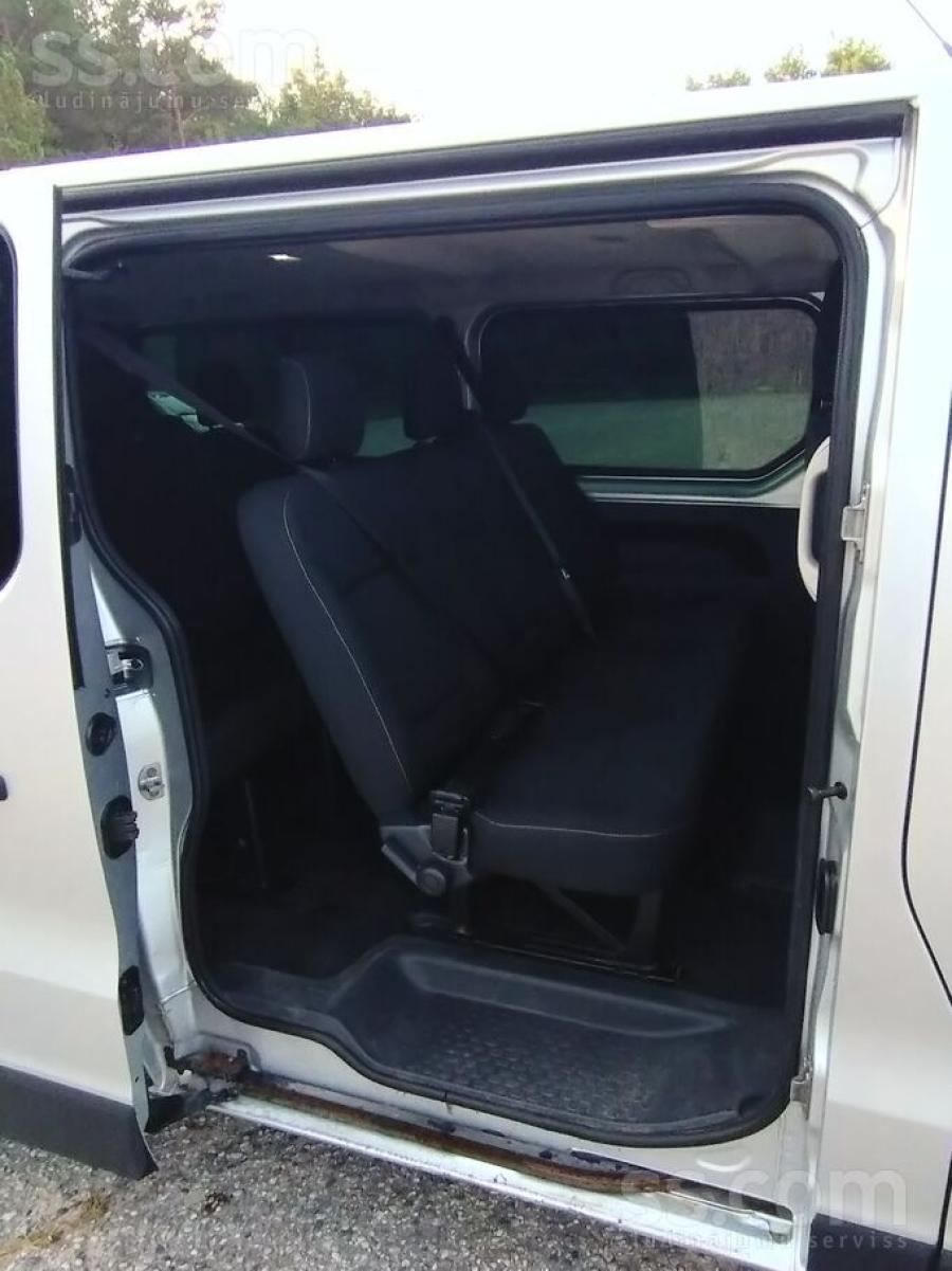 Grey Renault Trafic 2015 in Riga, with an engine capacity of 1.60 L and mileage of 212 thousand km for 12200 €, photo 6 on AUTOMOTO.COM.LV