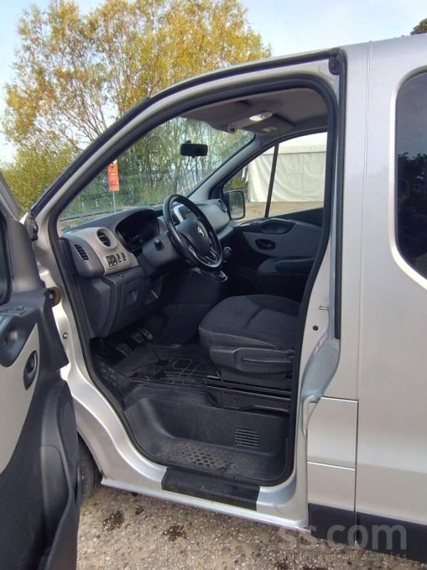 Renault Trafic 2015 in Riga on AUTOMOTO.COM.LV Grey Renault Trafic 2015 in Riga, with an engine capacity of 1.60 L and mileage of 212 thousand km for 12200 €, photo 7 on AUTOMOTO.COM.LV