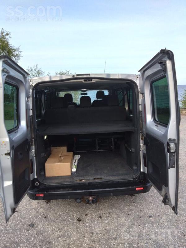 Renault Trafic 2015 in Riga on AUTOMOTO.COM.LV Grey Renault Trafic 2015 in Riga, with an engine capacity of 1.60 L and mileage of 212 thousand km for 12200 €, photo 9 on AUTOMOTO.COM.LV