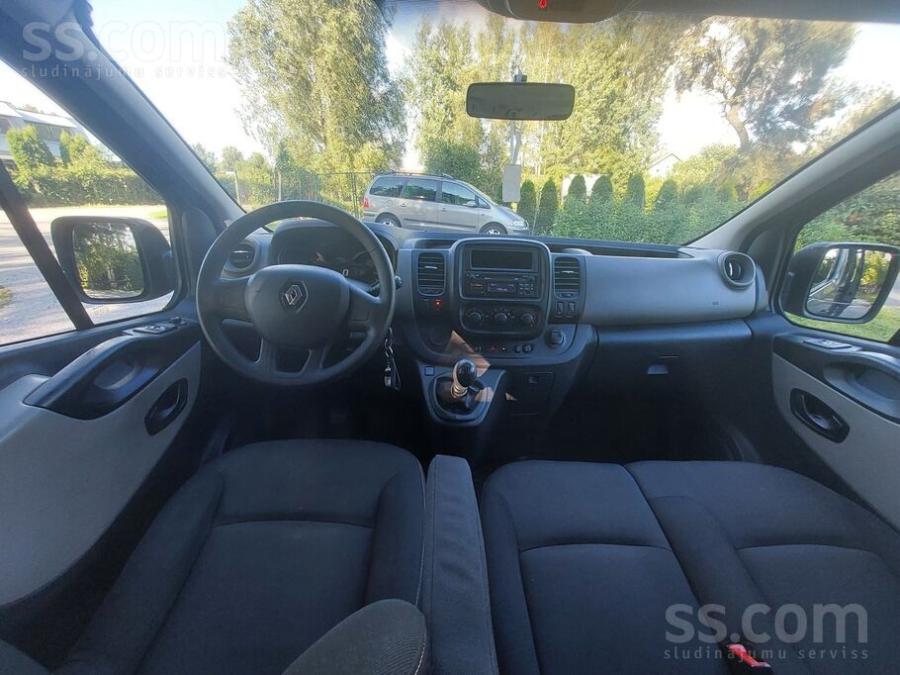Grey Renault Trafic 2016 in Riga, with an engine capacity of 1.60 L and mileage of 223 thousand km for 12000 €, photo 9 on AUTOMOTO.COM.LV