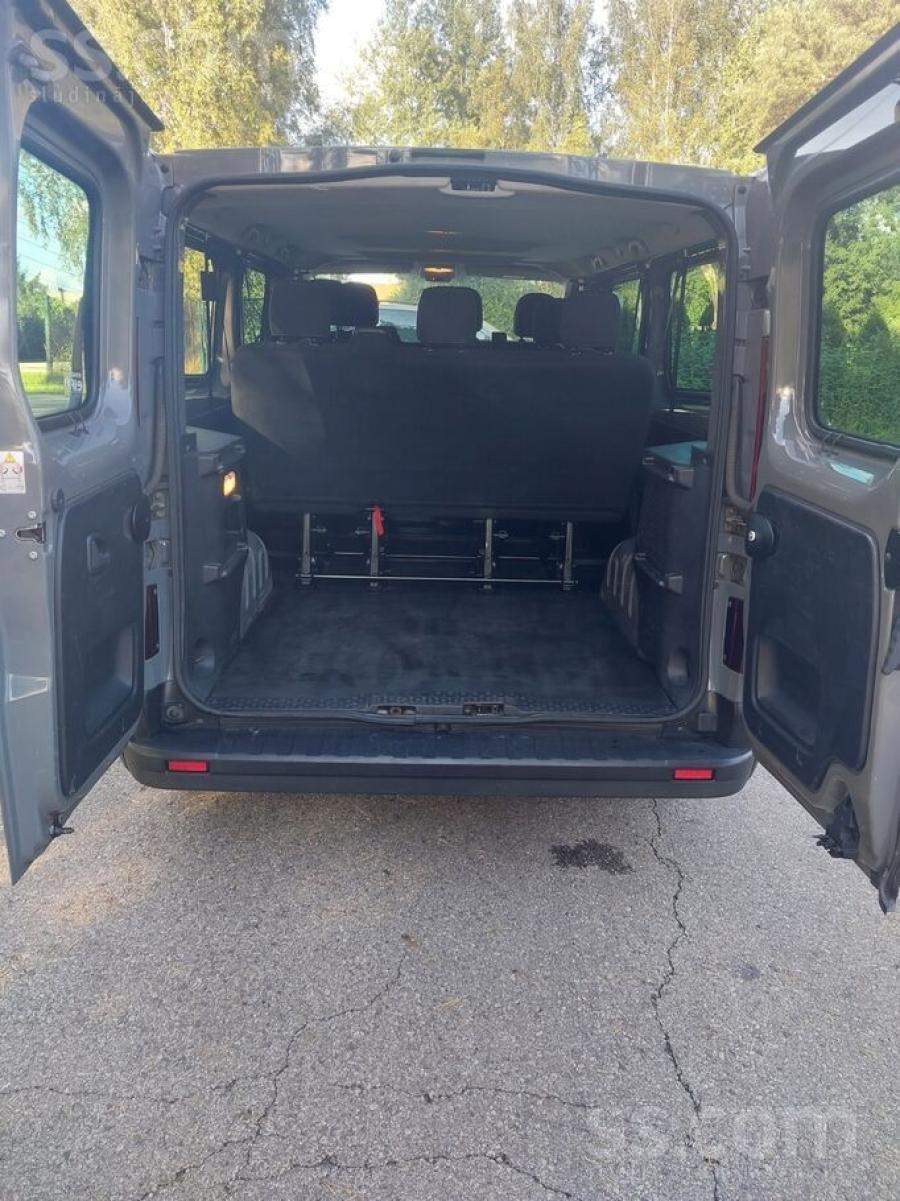 Grey Renault Trafic 2016 in Riga, with an engine capacity of 1.60 L and mileage of 223 thousand km for 12000 €, photo 14 on AUTOMOTO.COM.LV