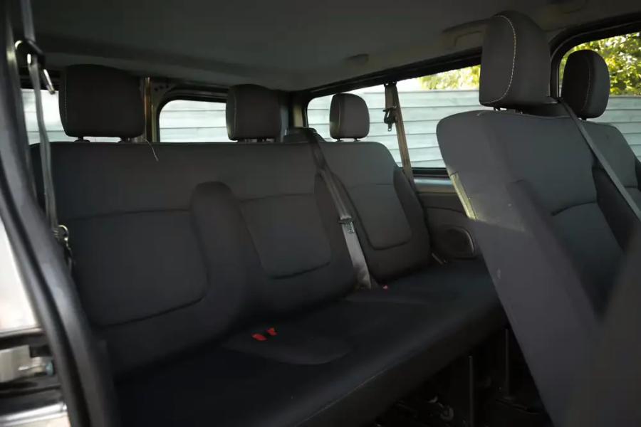 Grey Renault Trafic 2016 in Jelgava, with an engine capacity of 1.60 L and mileage of 196 thousand km for 9000 €, photo 13 on AUTOMOTO.COM.LV