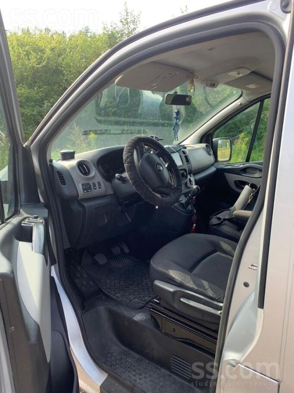 Grey Renault Trafic 2016 in Jelgava, with an engine capacity of 1.60 L and mileage of 307 thousand km for 10700 €, photo 3 on AUTOMOTO.COM.LV