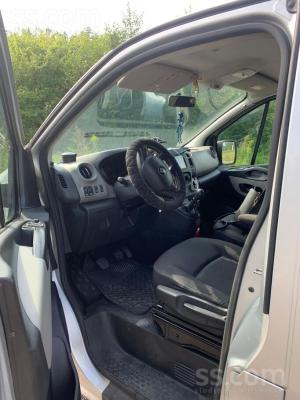 Grey Renault Trafic 2016 in Jelgava, with an engine capacity of 1.60 L and mileage of 307 thousand km for 10700 €, photo 4 on AUTOMOTO.COM.LV