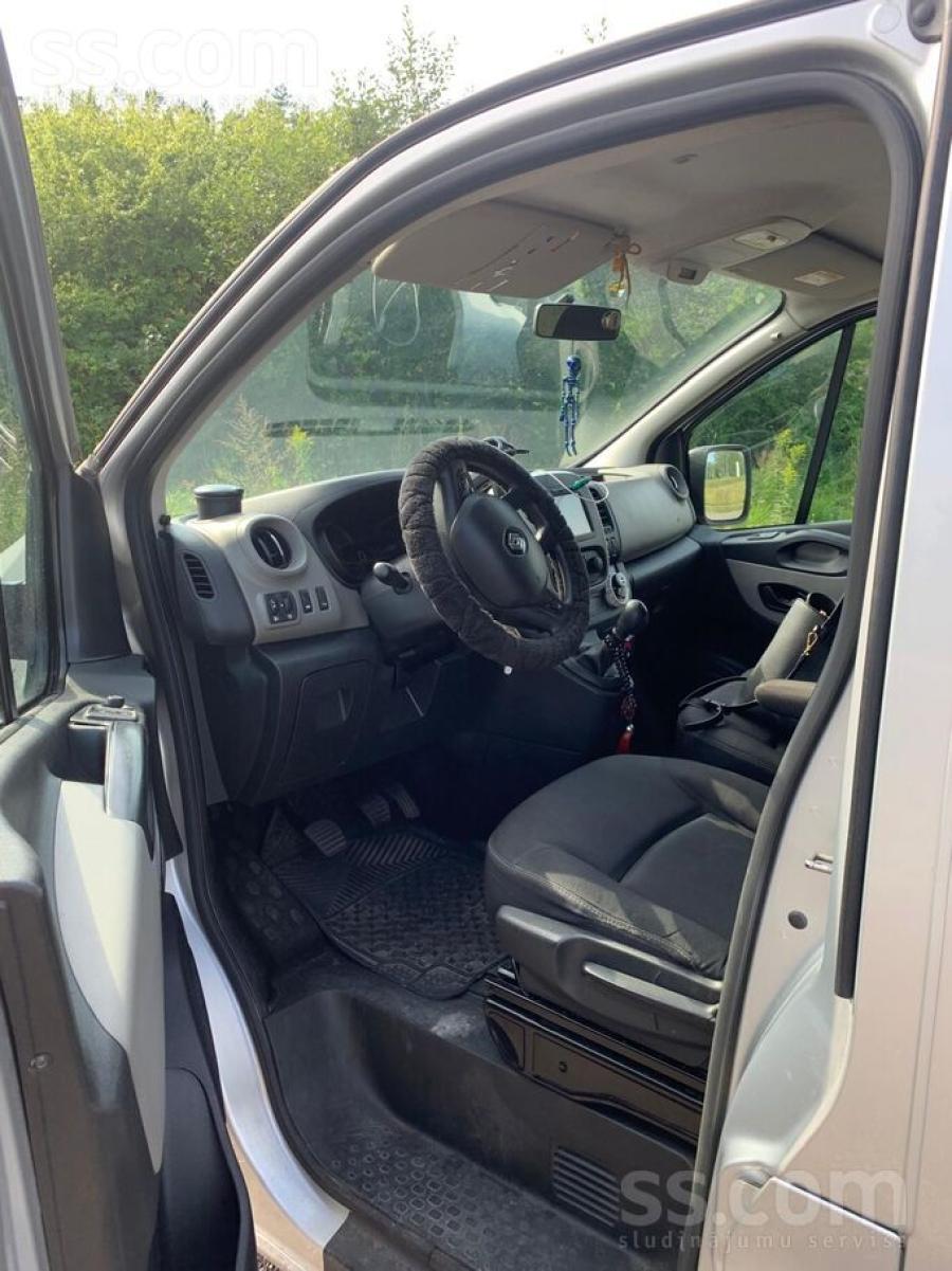 Grey Renault Trafic 2016 in Jelgava, with an engine capacity of 1.60 L and mileage of 307 thousand km for 10700 €, photo 4 on AUTOMOTO.COM.LV