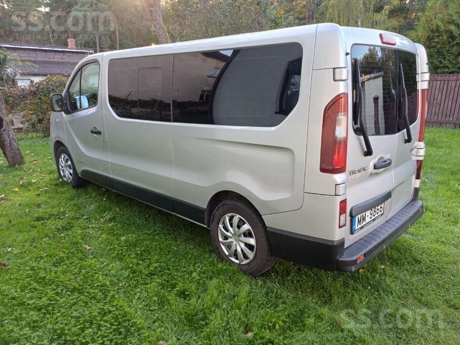 Grey Renault Trafic 2016 in Riga, with an engine capacity of 1.60 L and mileage of 191 thousand km for 7999 €, photo 3 on AUTOMOTO.COM.LV