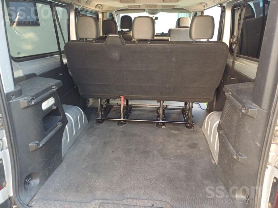 Grey Renault Trafic 2016 in Riga, with an engine capacity of 1.60 L and mileage of 191 thousand km for 7999 €, photo 11 on AUTOMOTO.COM.LV