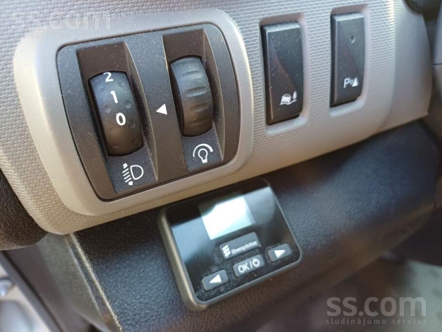 Grey Renault Trafic 2016 in Riga, with an engine capacity of 1.60 L and mileage of 191 thousand km for 7999 €, photo 21 on AUTOMOTO.COM.LV