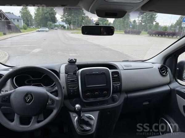 Grey Renault Trafic 2017 in Limbazi, with an engine capacity of 1.60 L and mileage of 326 thousand km for 15000 €, photo 3 on AUTOMOTO.COM.LV