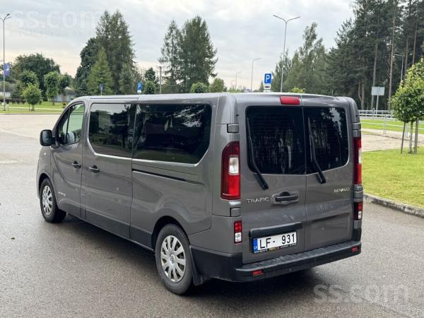 Grey Renault Trafic 2017 in Limbazi, with an engine capacity of 1.60 L and mileage of 326 thousand km for 15000 €, photo 4 on AUTOMOTO.COM.LV