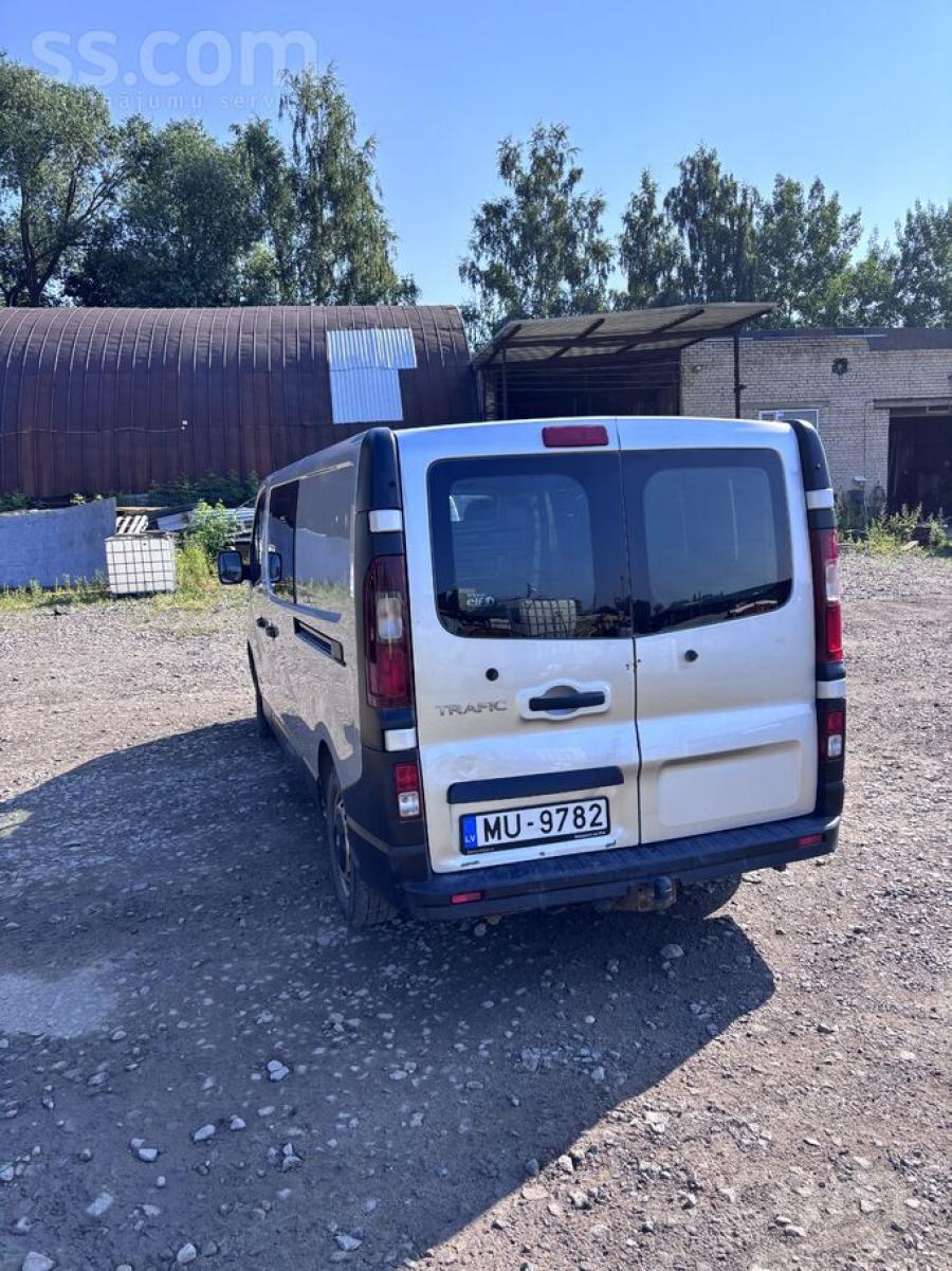 Grey Renault Trafic 2017 in Riga, with an engine capacity of 1.60 L and mileage of 190 thousand km for 6900 €, photo 4 on AUTOMOTO.COM.LV