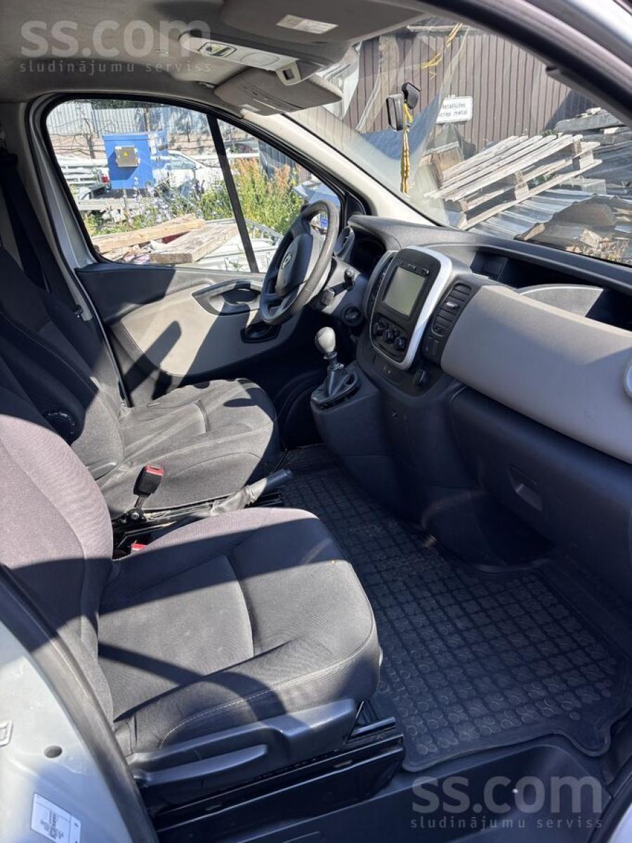 Grey Renault Trafic 2017 in Riga, with an engine capacity of 1.60 L and mileage of 190 thousand km for 6900 €, photo 6 on AUTOMOTO.COM.LV