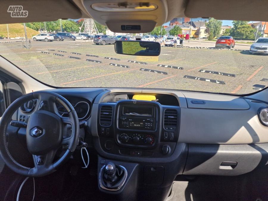 Grey Renault Trafic 2017 in Klaipeda, with an engine capacity of 1.60 L and mileage of 270 thousand km for 11200 €, photo 7 on AUTOMOTO.COM.LV