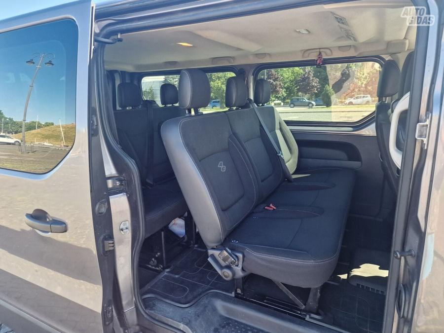Grey Renault Trafic 2017 in Klaipeda, with an engine capacity of 1.60 L and mileage of 270 thousand km for 11200 €, photo 9 on AUTOMOTO.COM.LV