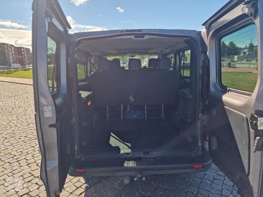 Grey Renault Trafic 2017 in Klaipeda, with an engine capacity of 1.60 L and mileage of 270 thousand km for 11200 €, photo 10 on AUTOMOTO.COM.LV
