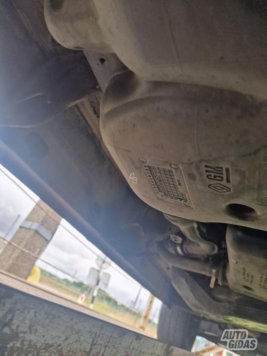 Grey Renault Trafic 2017 in Klaipeda, with an engine capacity of 1.60 L and mileage of 270 thousand km for 11200 €, photo 12 on AUTOMOTO.COM.LV