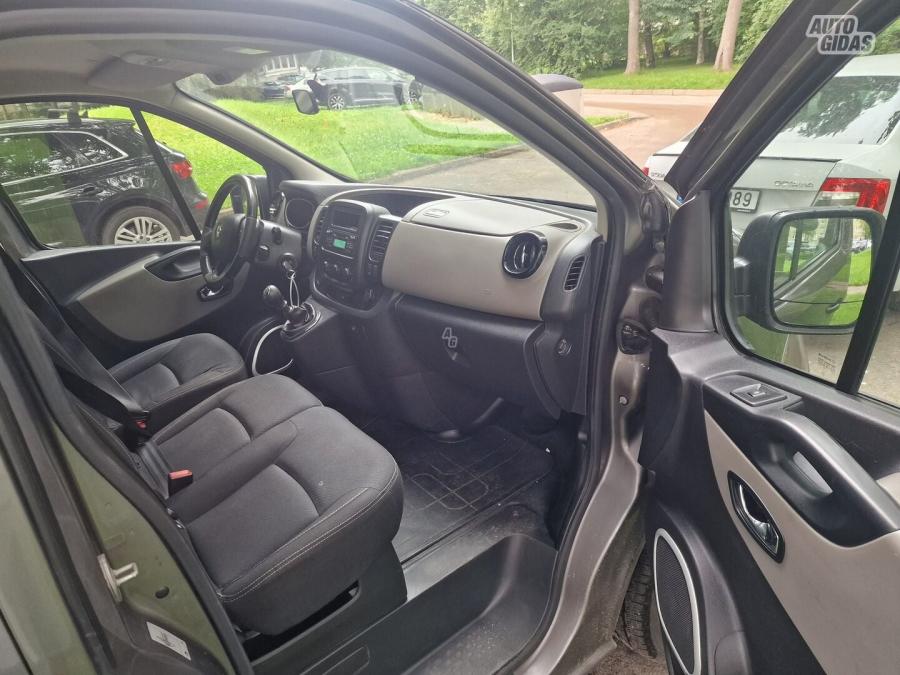 Grey Renault Trafic 2017 in Klaipeda, with an engine capacity of 1.60 L and mileage of 270 thousand km for 11200 €, photo 13 on AUTOMOTO.COM.LV