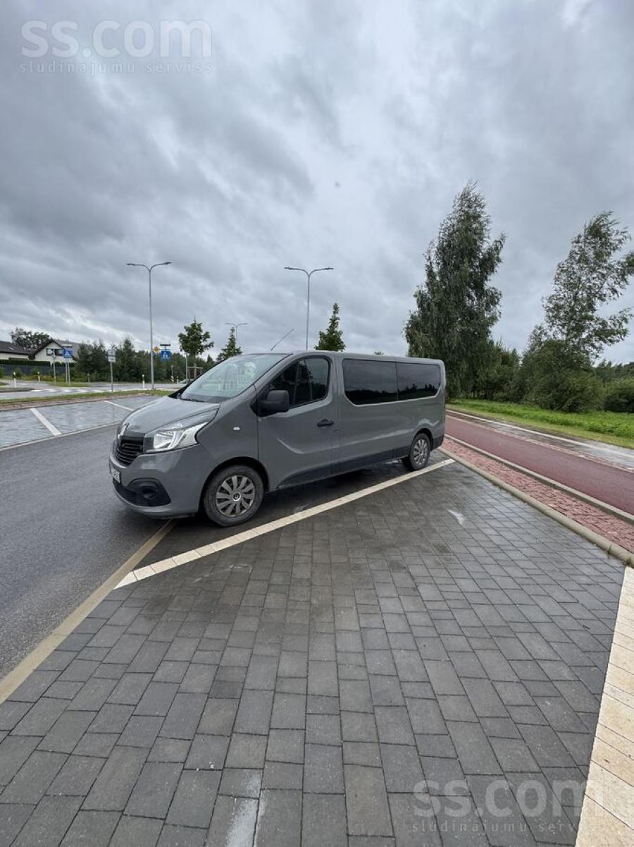 Grey Renault Trafic 2017 in Jelgava, with an engine capacity of 1.60 L and mileage of 369 thousand km for 10500 €, photo 1 on AUTOMOTO.COM.LV