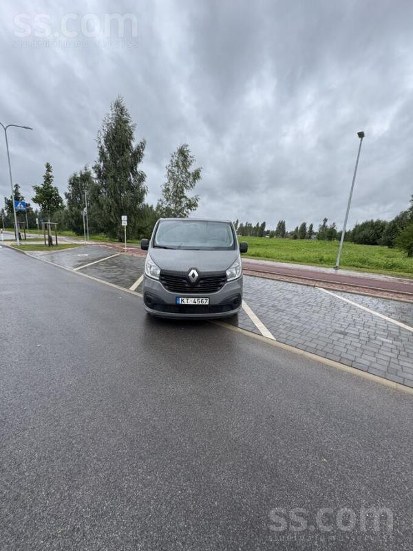 Grey Renault Trafic 2017 in Jelgava, with an engine capacity of 1.60 L and mileage of 369 thousand km for 10500 €, photo 2 on AUTOMOTO.COM.LV