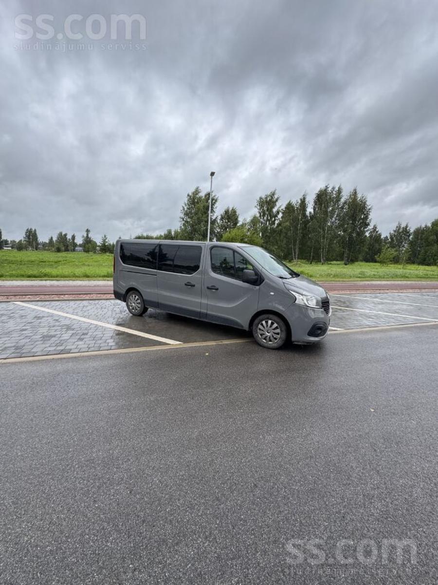Grey Renault Trafic 2017 in Jelgava, with an engine capacity of 1.60 L and mileage of 369 thousand km for 10500 €, photo 4 on AUTOMOTO.COM.LV